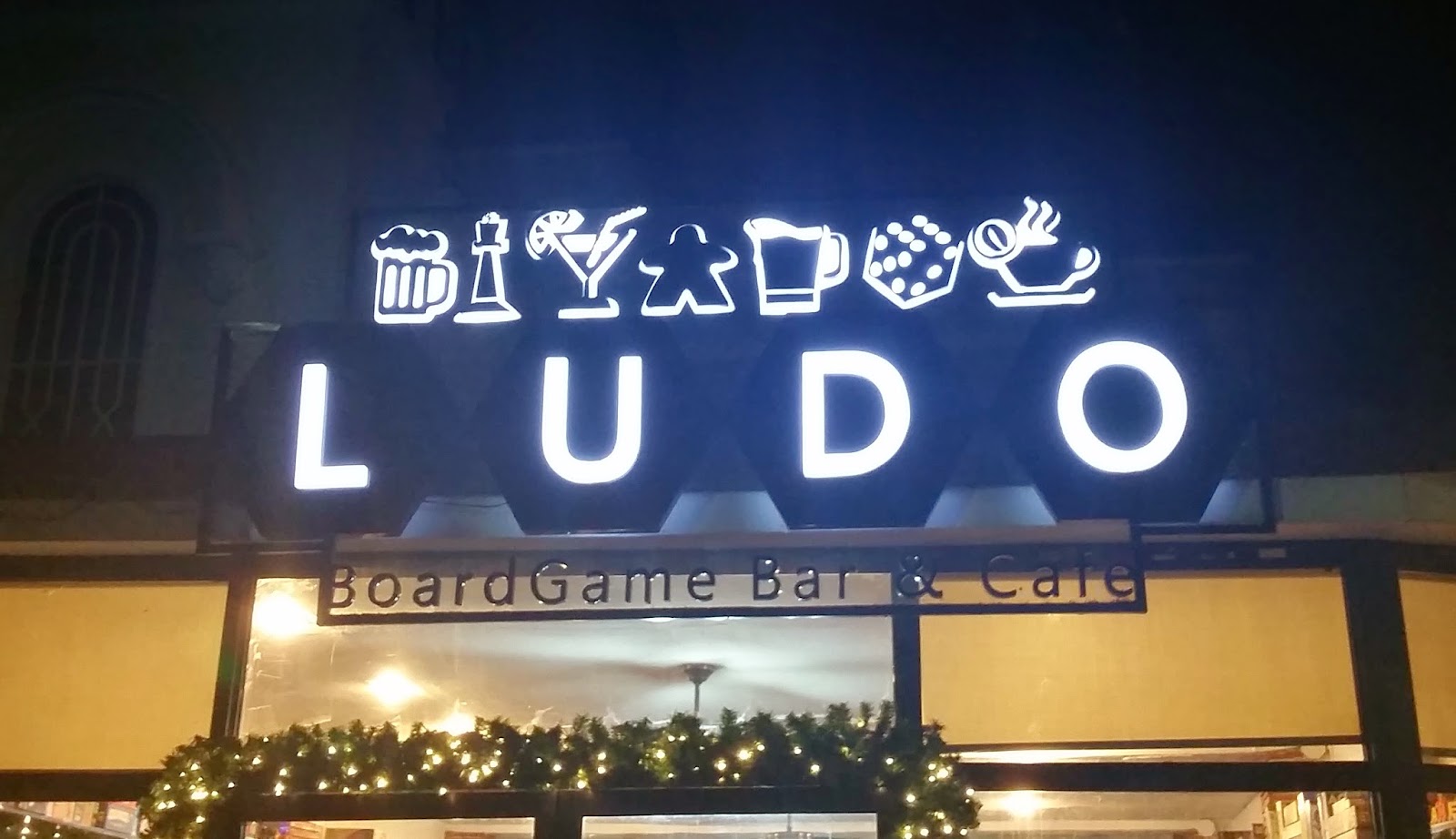 Nash Tee Tech Vlog: Restaurant Review: LUDO: Boardgame Bar & Cafe