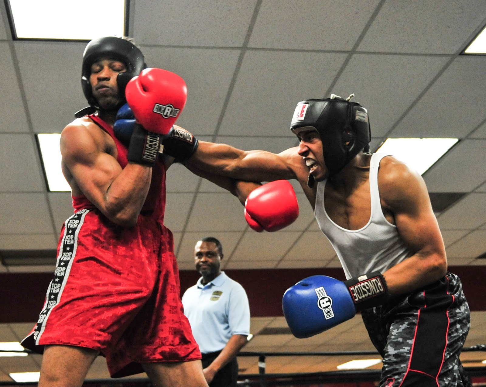Boxing Along The Beltway: March 2016