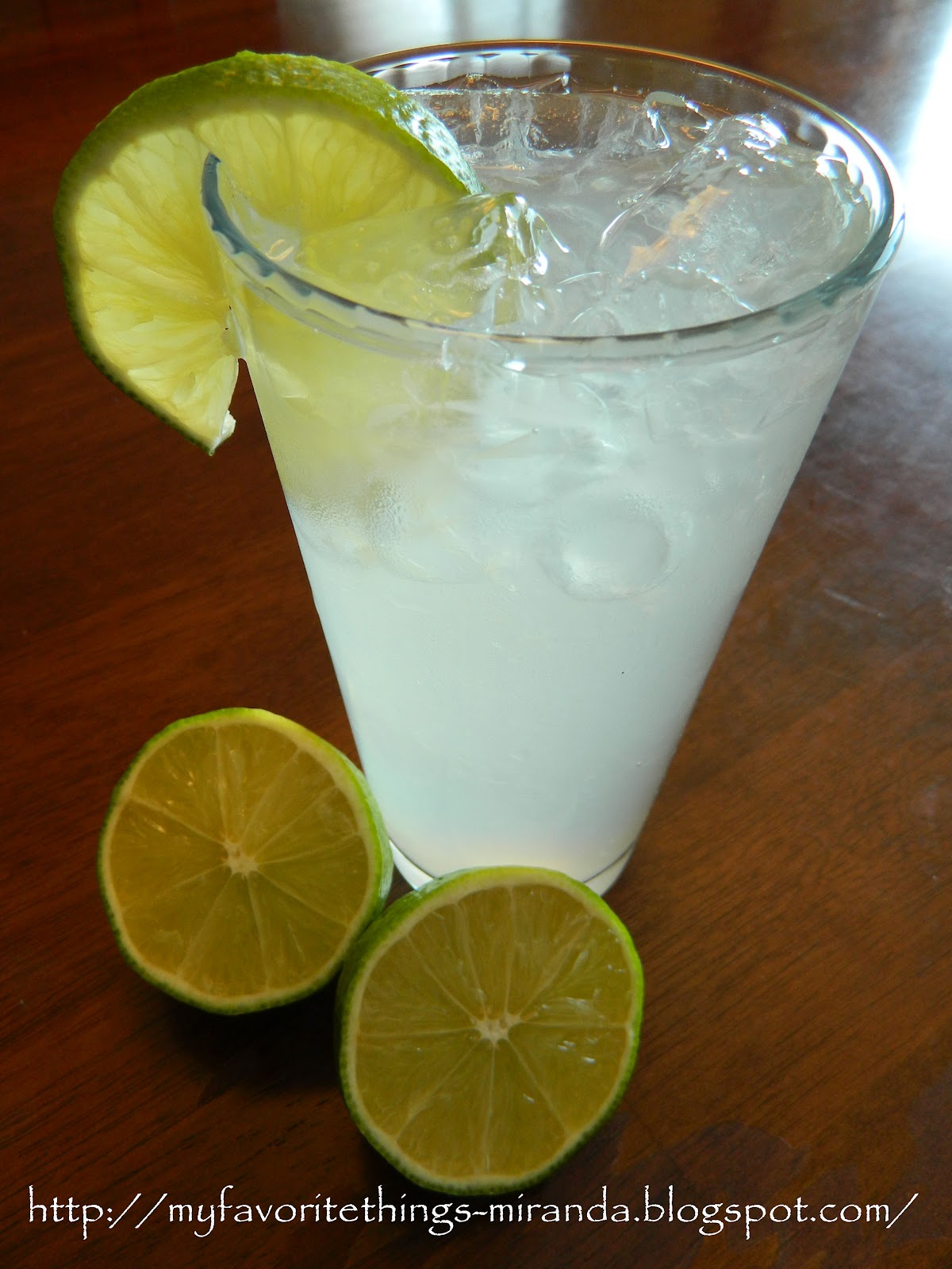 Refreshing Limeade with a Touch of Lemon