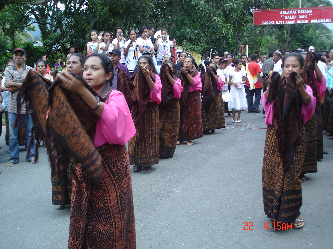 27 Gambar Pakaian Adat Ende Lio, Modis Dan Menawan