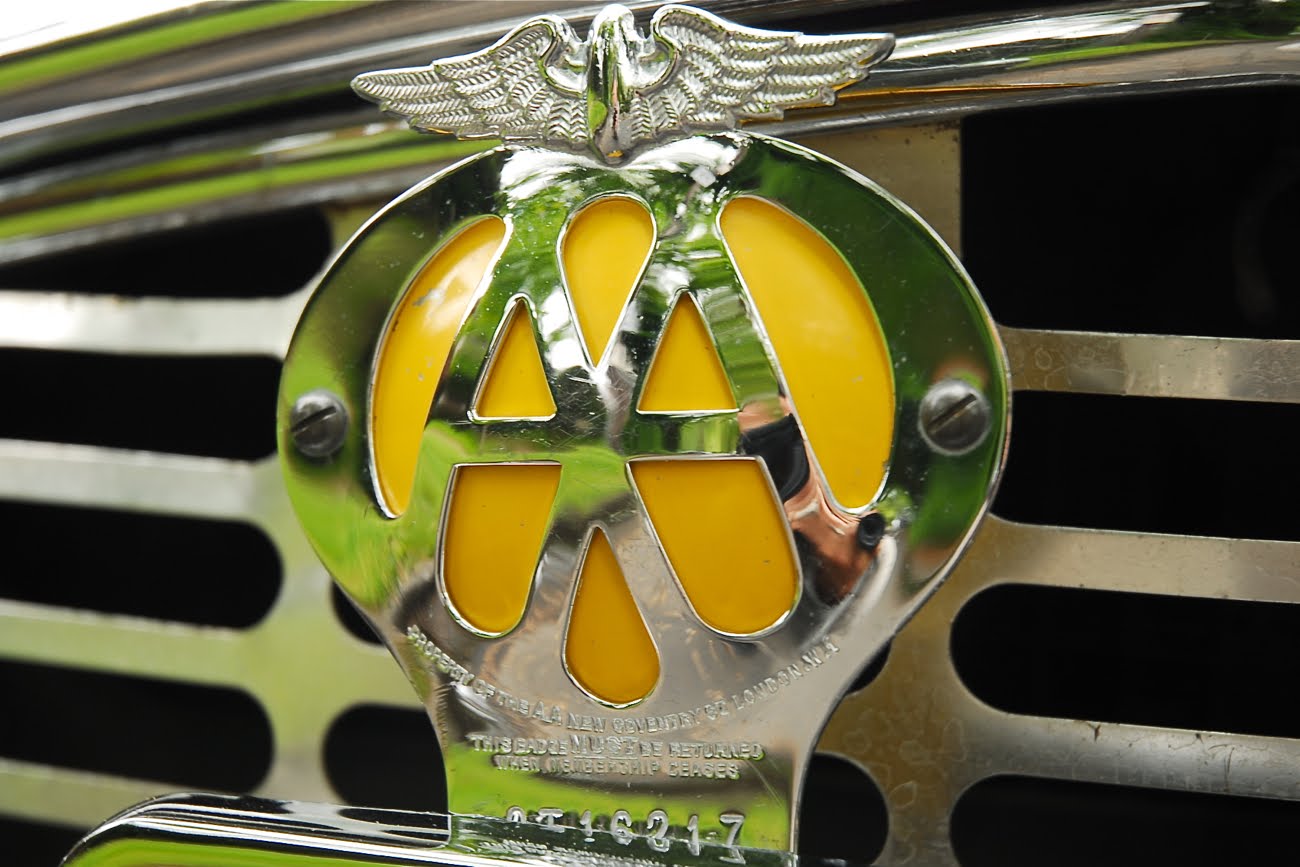 OLD PARKED CARS.: 1958 Triumph TR-10.