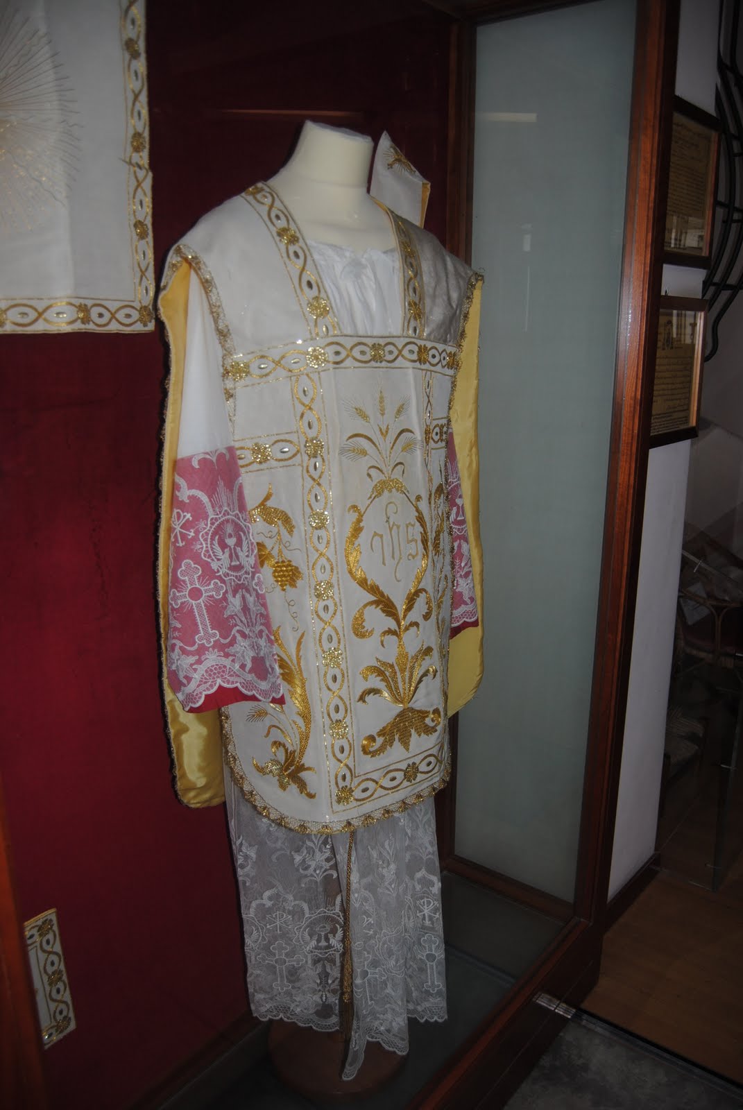 Orbis Catholicus Secundus: San Giovanni Rotondo: Padre Pio Vestments