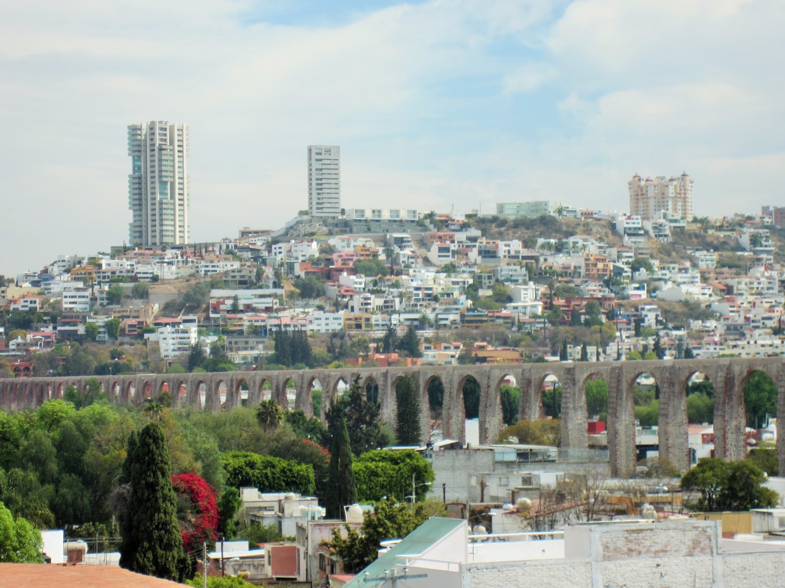 La Señora, The Storyteller: The Aqueduct of Querétaro
