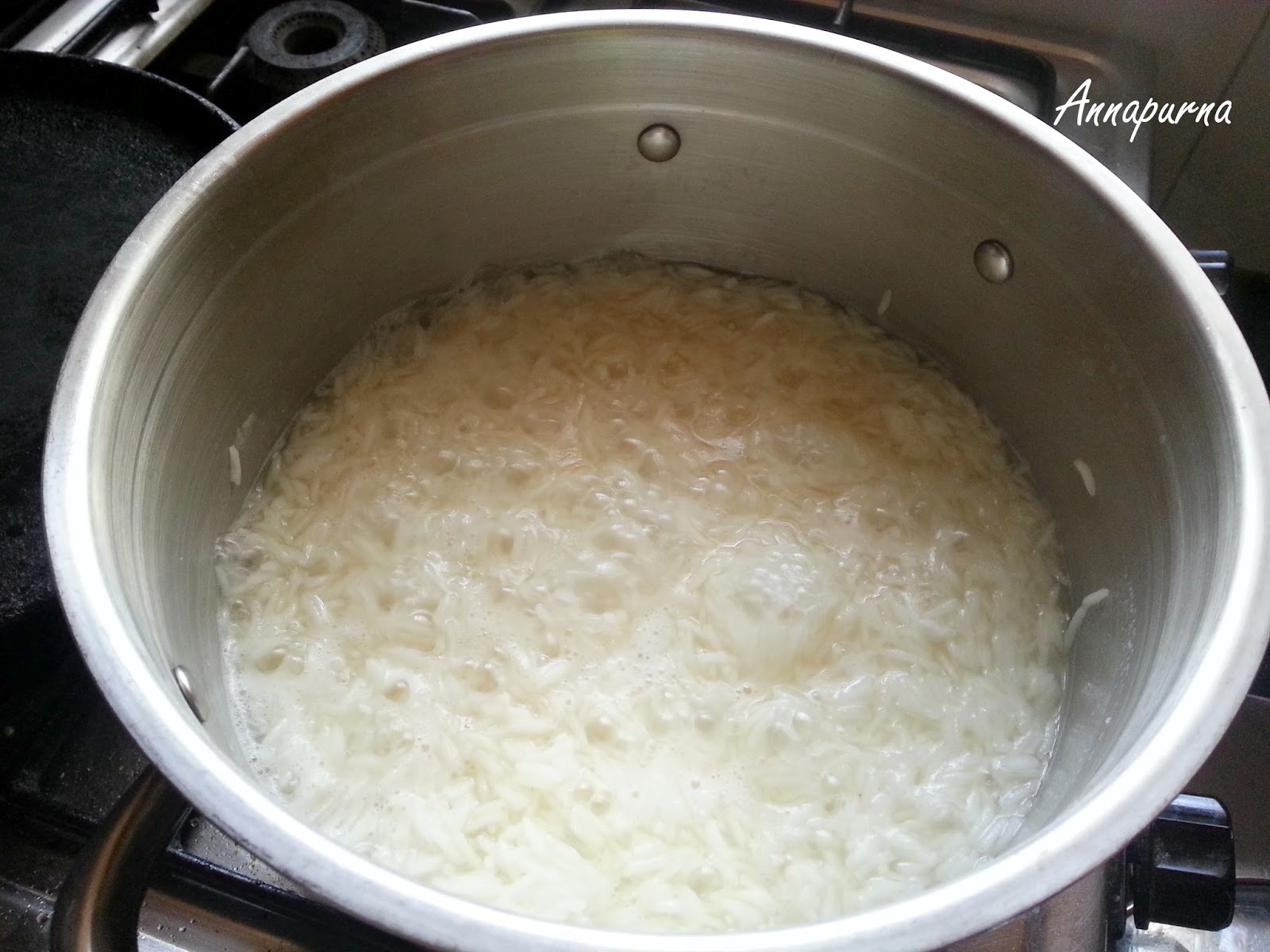 Annapurna: Puliyodharai / Pulihora - South Indian Tamarind Rice Recipe