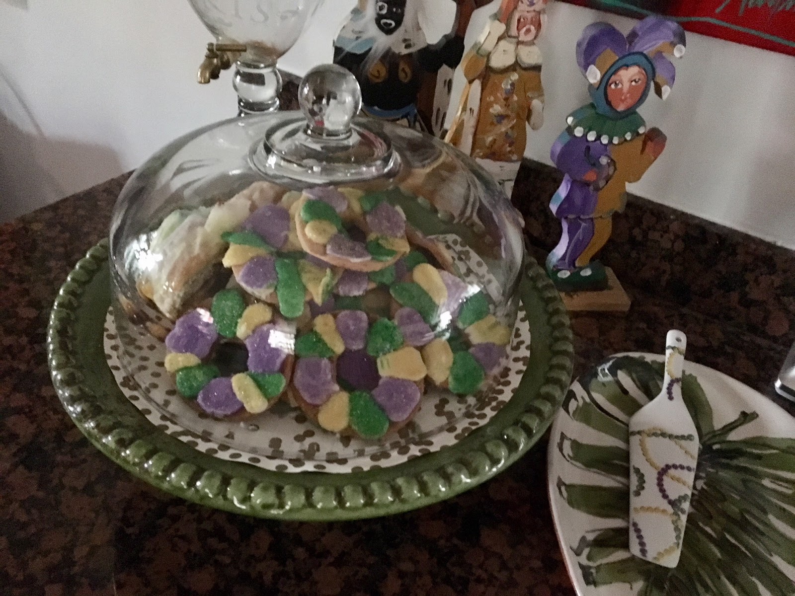 The Uptown Acorn: Laissez les bon temps rouler {King Cake decorated ...