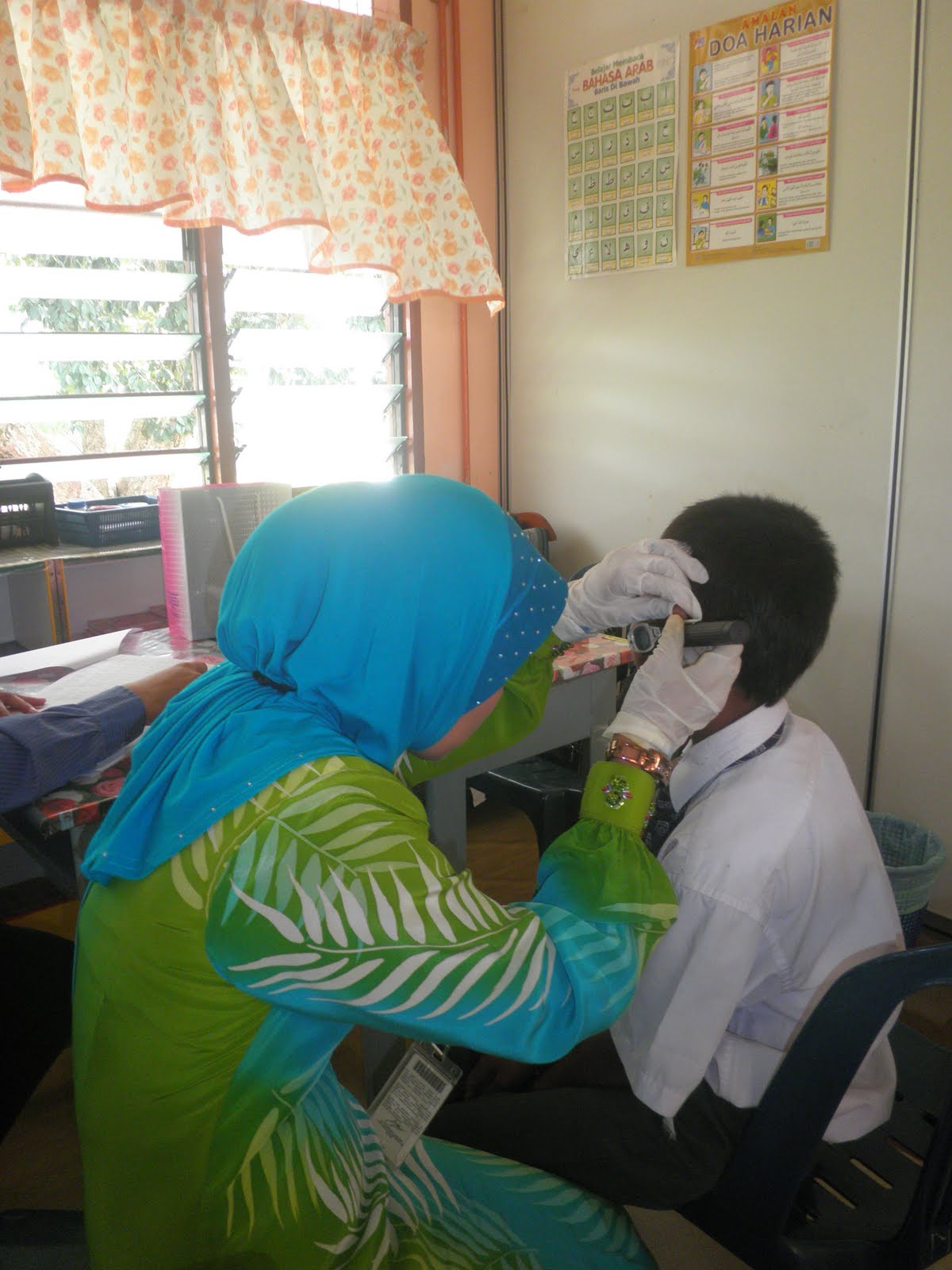 TERLALU ISTIMEWA: PEMERIKSAAN TELINGA OLEH PEGAWAI PUSAT PERKHIDMATAN ...