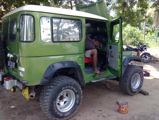 MOBIL HARDTOP: TOYOTA HARDTOP FJ-40 TAHUN 1977