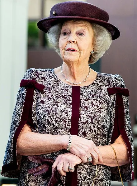 Princess Beatrix visited the exhibition of artist Adriaan 'Ad' Dekkers ...