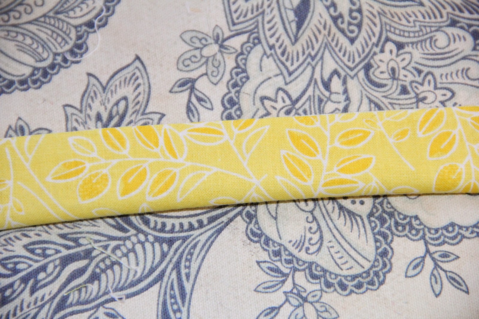 No Ordinary Sparrow: Mug Rug Tutorial