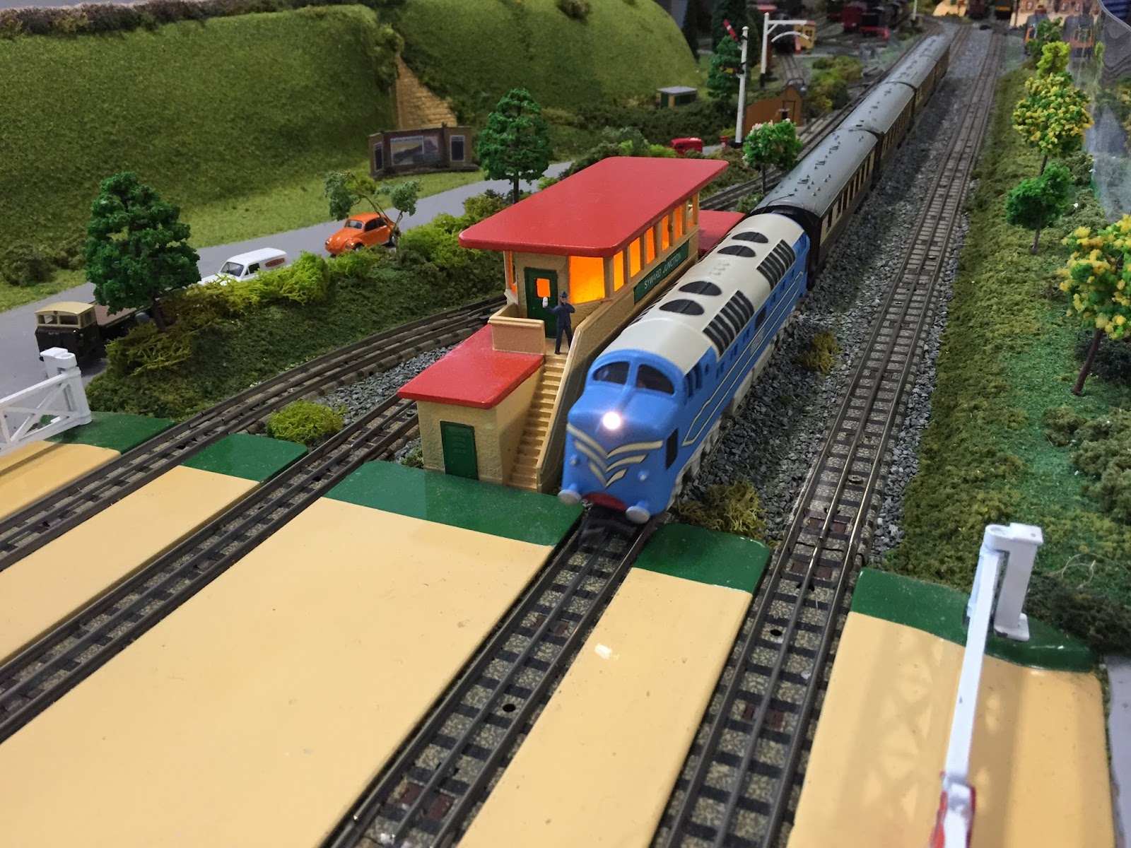 Hornby Dublo 3 Rail: Ray Heard Exhibition - Wimborne 19th & 20th March