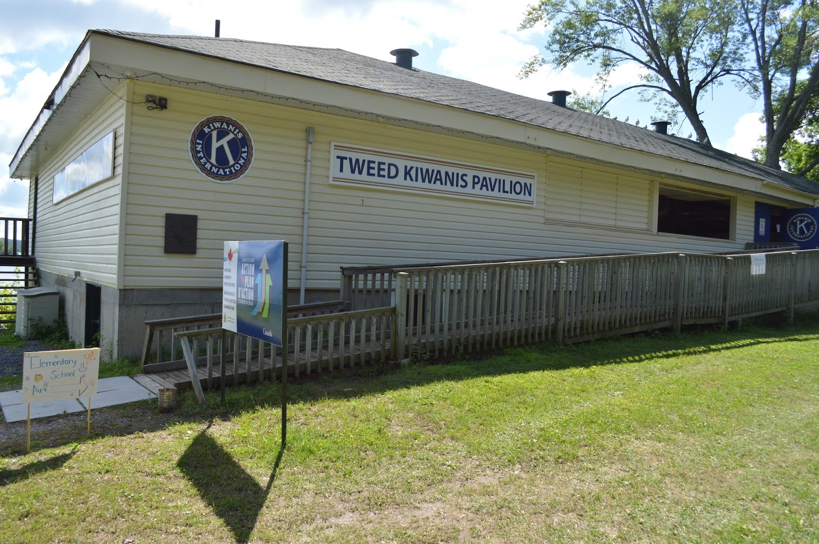 Two Hound Travels: Tweed Ontario Stop Over