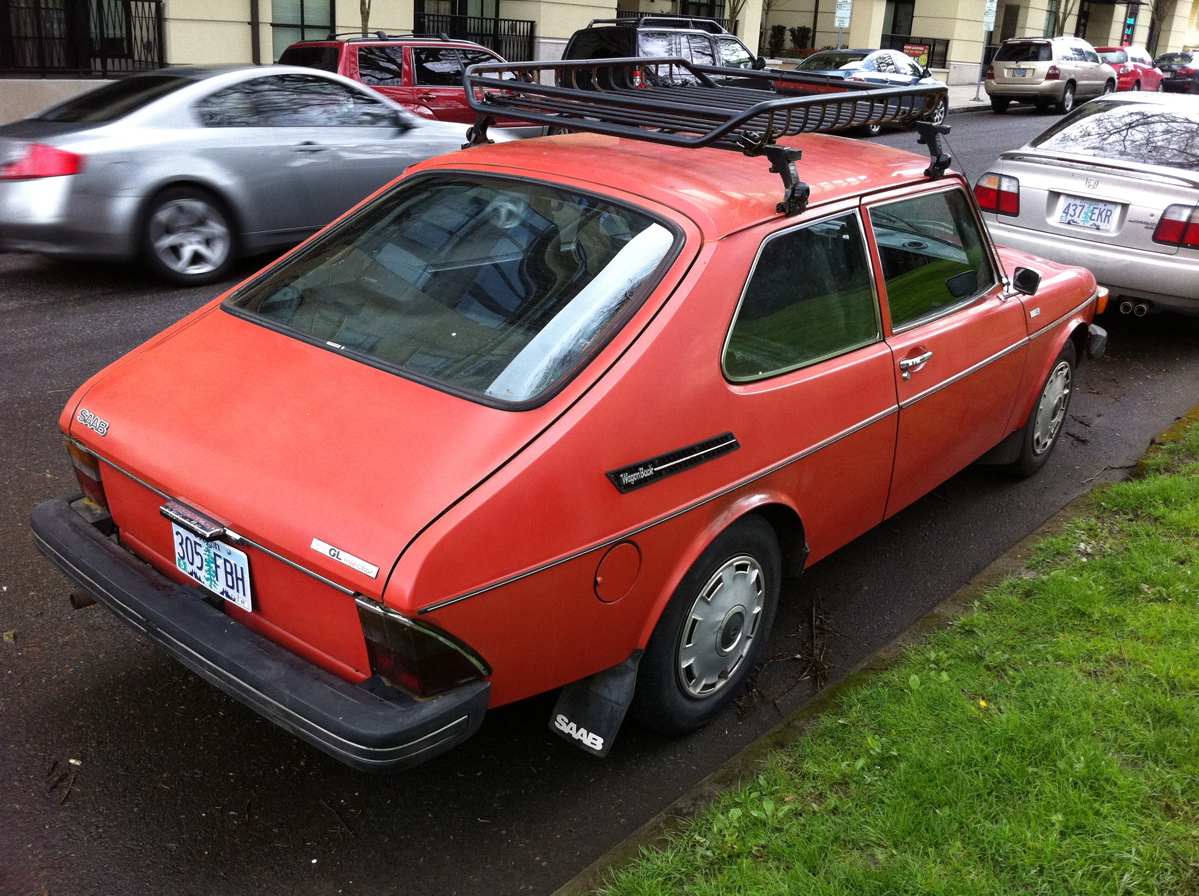 OLD PARKED CARS.: Sunday Morning Bonus: 1976 Saab 99 GL WagonBack Combi ...