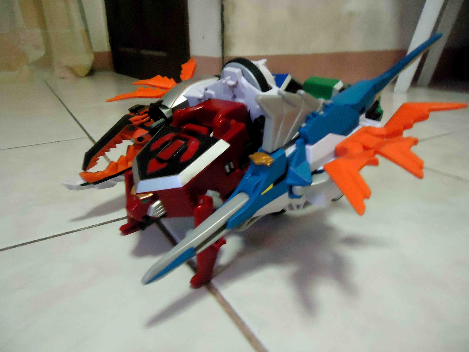 The Maximum Hobbyist : Having FUN!!! with ZORD BUILDER