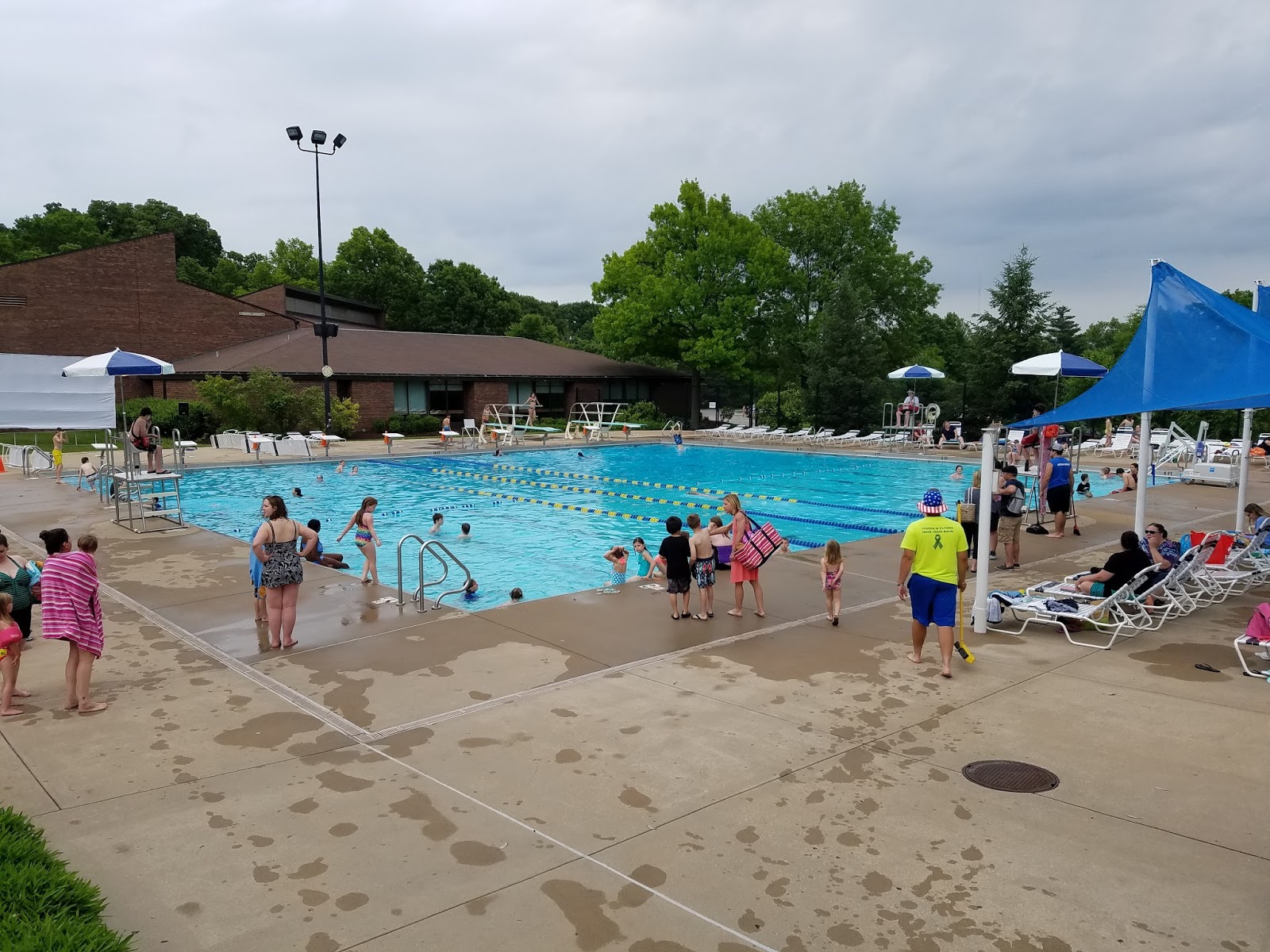 Play St. Louis: Crestwood Aquatic Center at Whitecliff Park, Crestwood