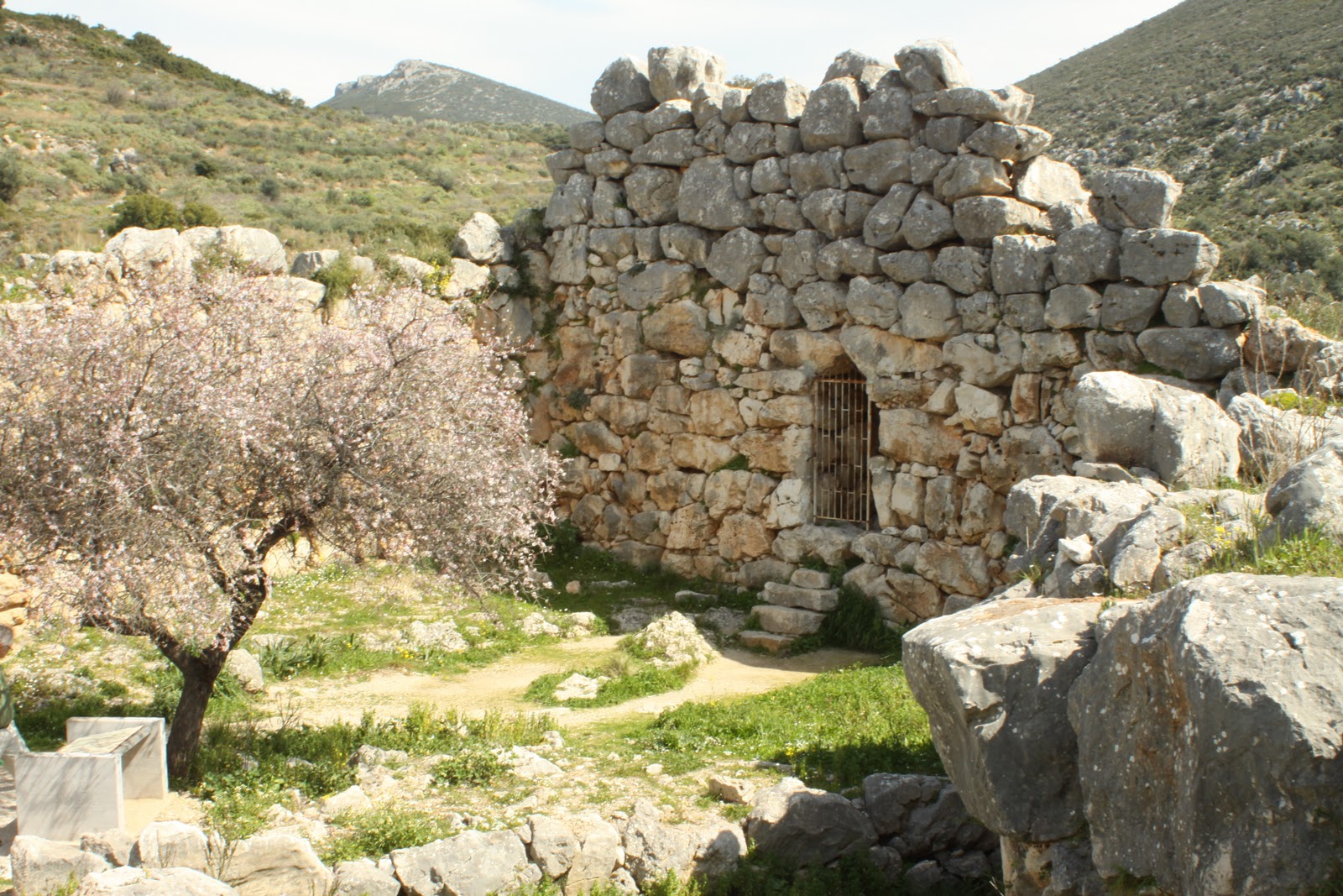 Peach and Thistle: Greece: Mikines/Mycenae/Mikenai