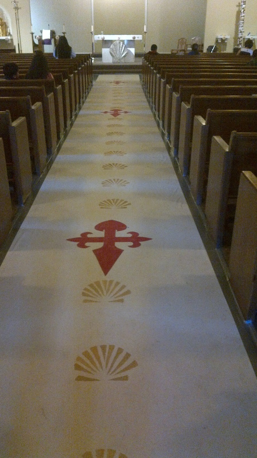 A Catholic Priest in Mississippi : Scallop shells and the Cross of St James