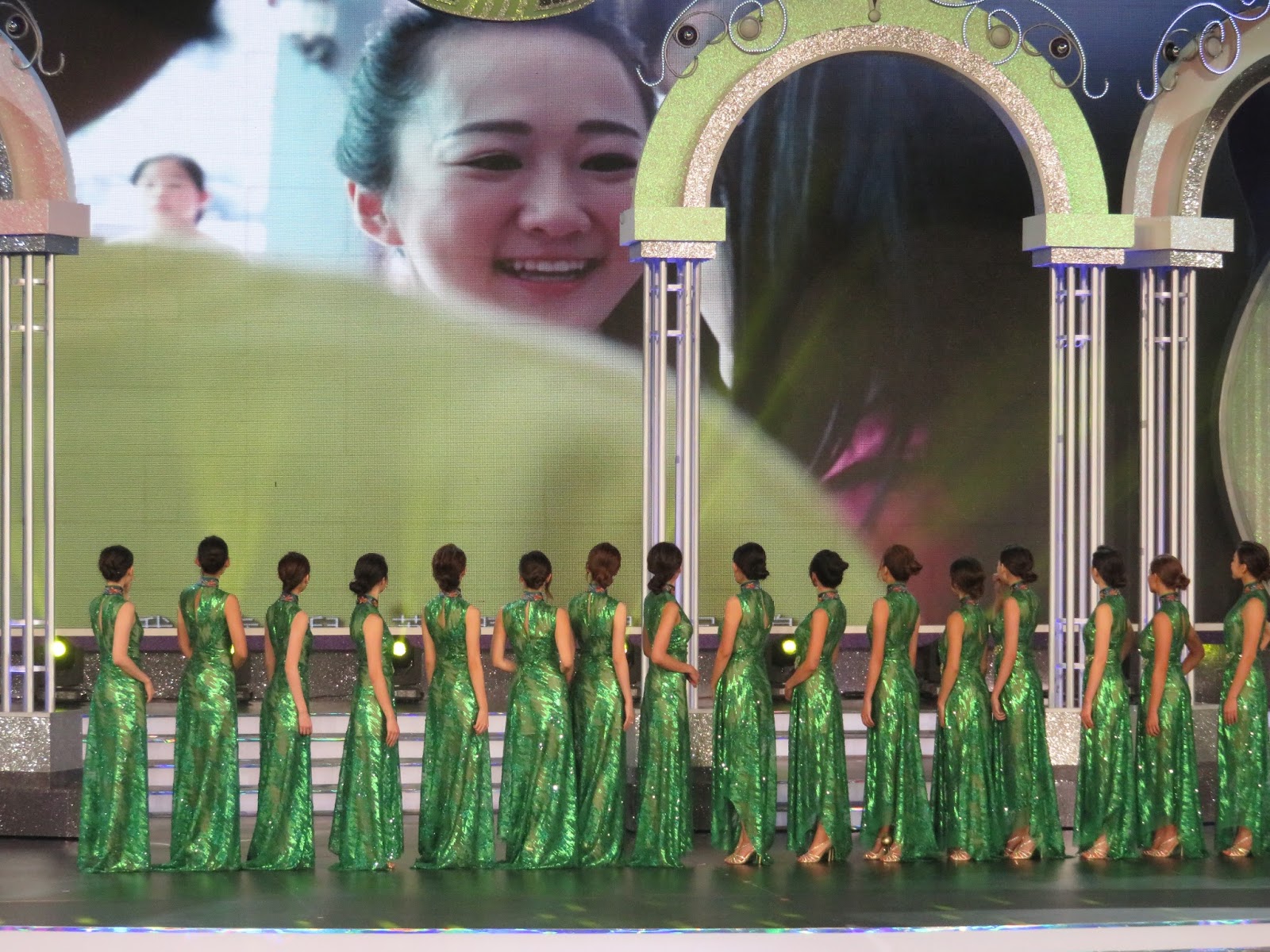 Kee Hua Chee Live!: PART 4---THE CROWNING OF MISS NEW YORK AS THE NEW ...