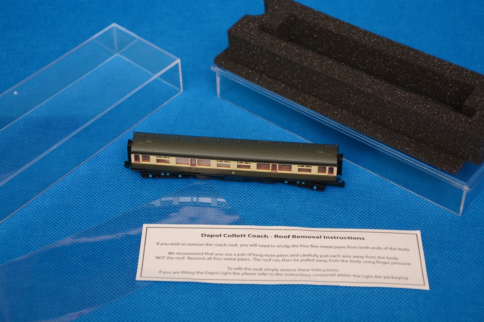 My Miniature Worlds: Dapol "Great Western" coaches in N-scale