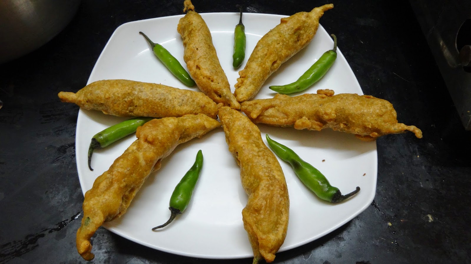 Spicy Mirchi Bajji / मिर्ची बज्जी /మిర్చీబజ్జీలు | Recipe Table