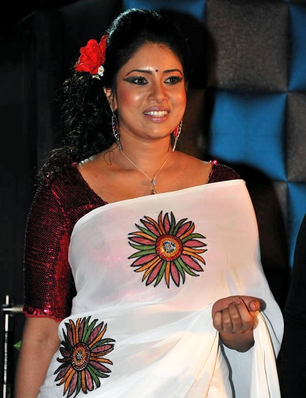 Sanghavi new look photo stills At Chennaitainment Ilayaraja Night ...