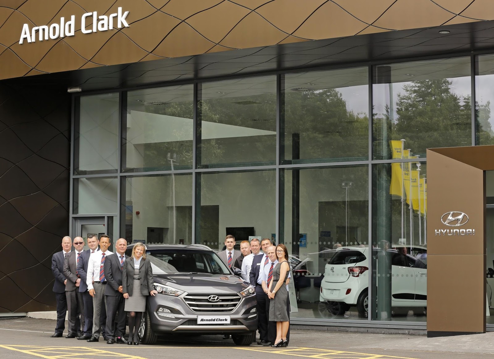 The Motoring World: Hyundai opens it's biggest dealership in the UK, in ...