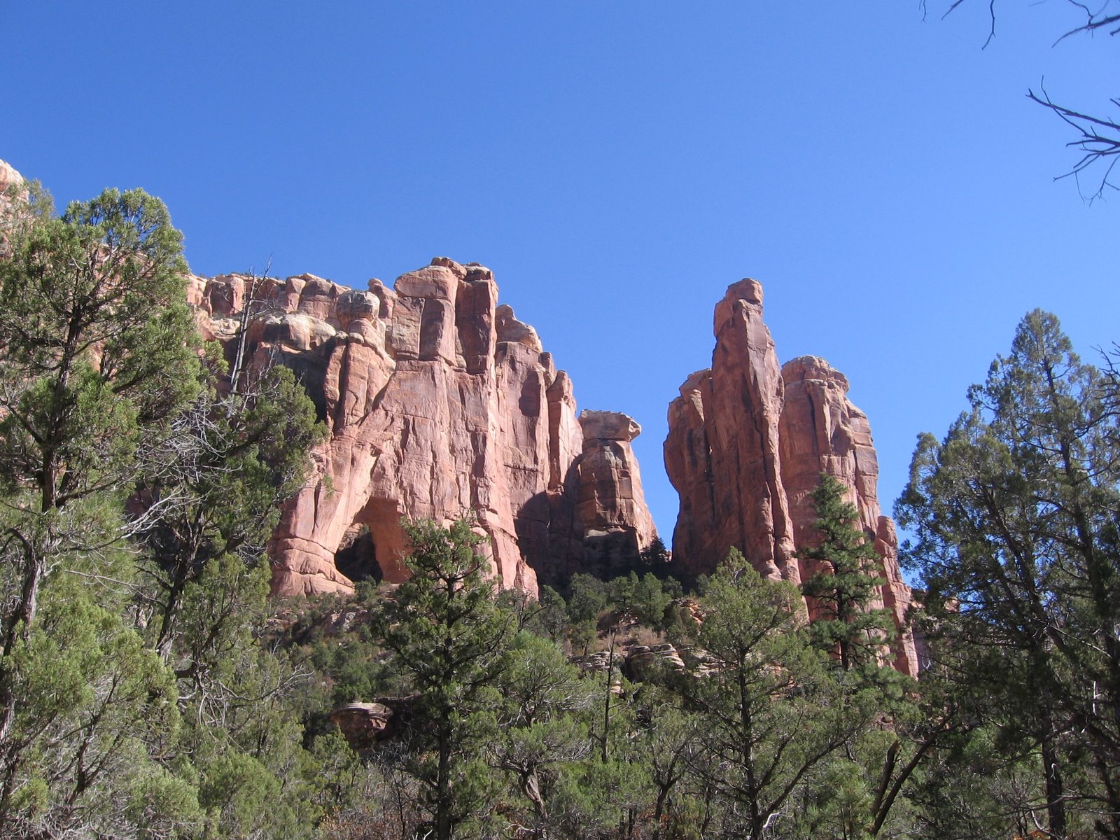 Four Corners Hikes-Cedar Mesa in Utah: Cathedral Arch and Angel Arch in ...
