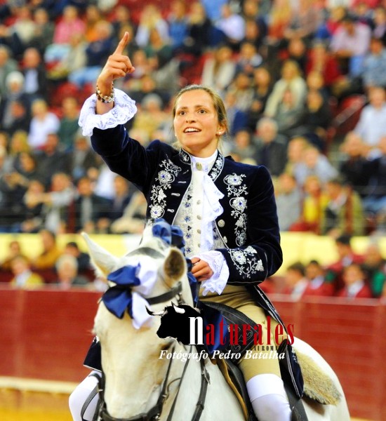 Cavaleira Soraia Costa em destaque na revista Lux - NATURALES