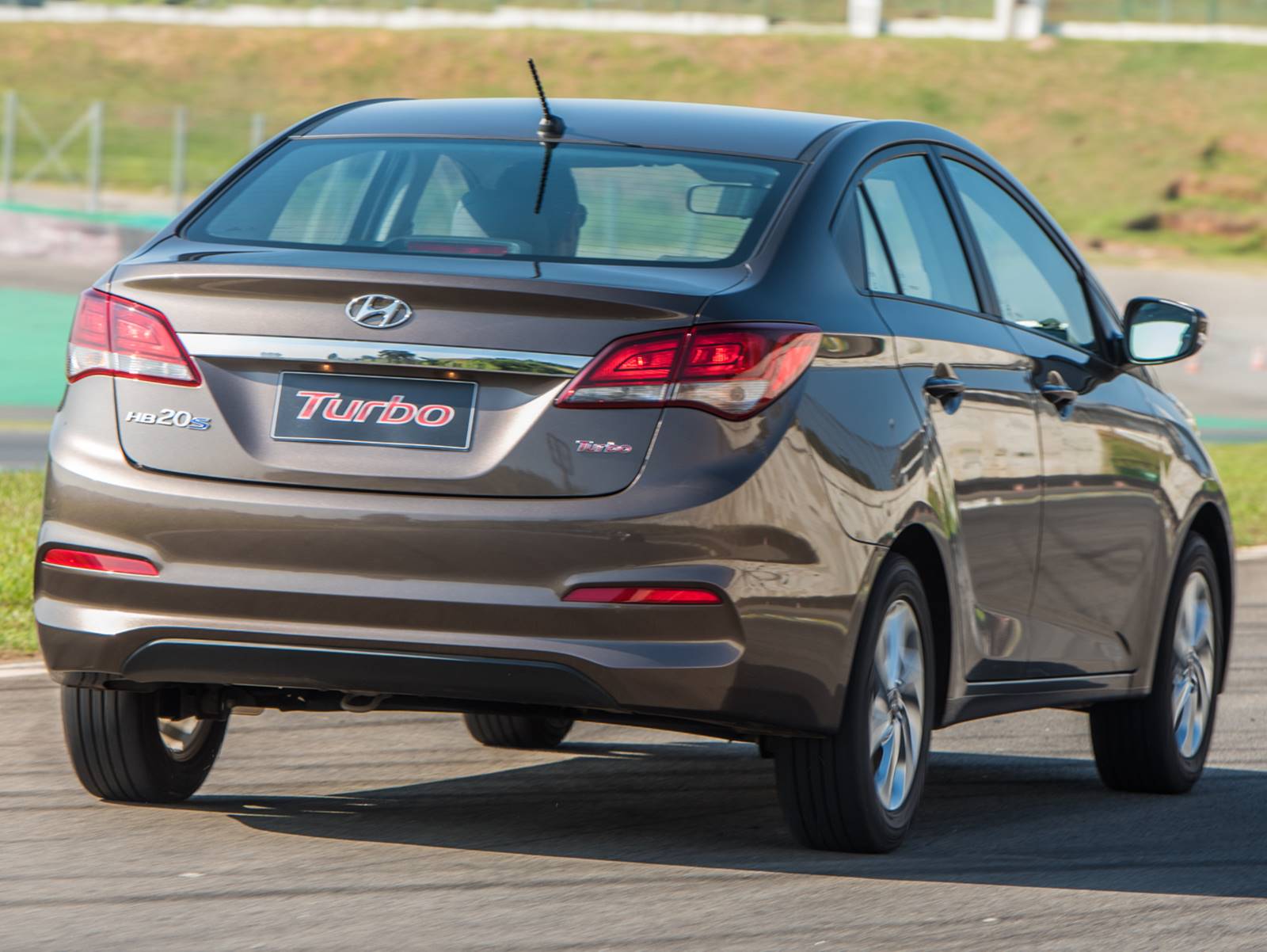 Hyundai HB20S (Sedã) Turbo: fotos, preços e especificações