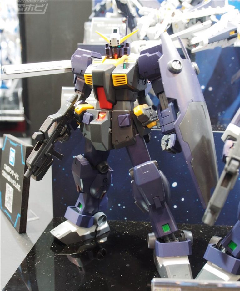 P-Bandai: MG 1/100 Gundam TR-1 [Hazel II] Exhibited at 58th Shizuoka ...