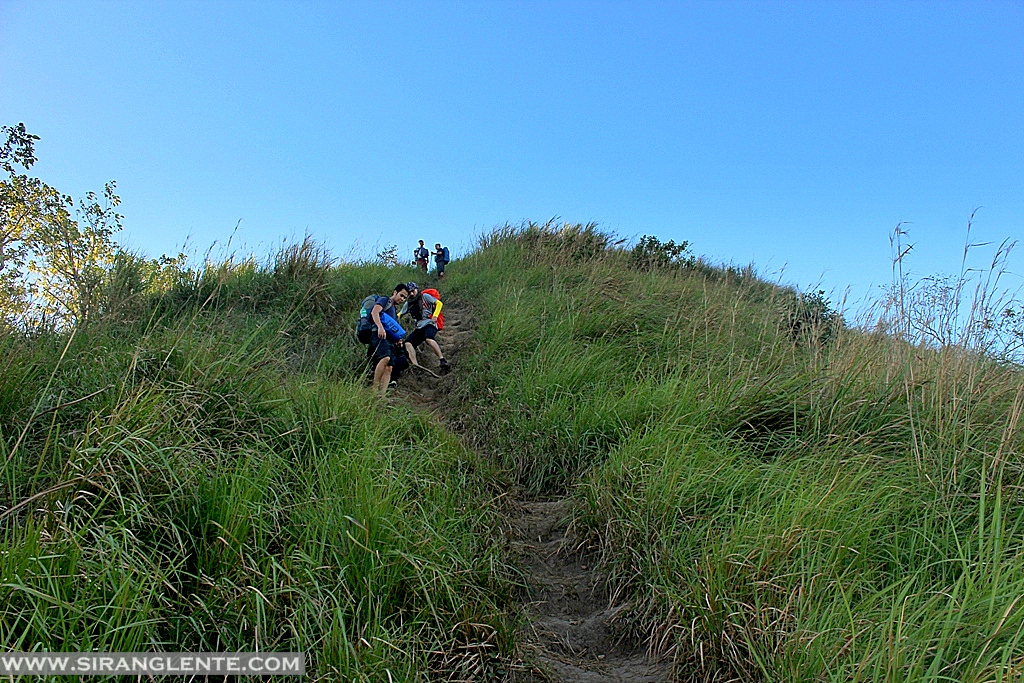 SIRANG LENTE: Hiking Mt. 387 and the Batong Amat