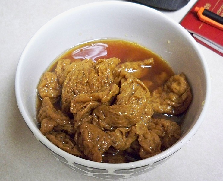 Munchies De Sade: Companion - Cha'i-Pow-Yu Braised Gluten Tidbits