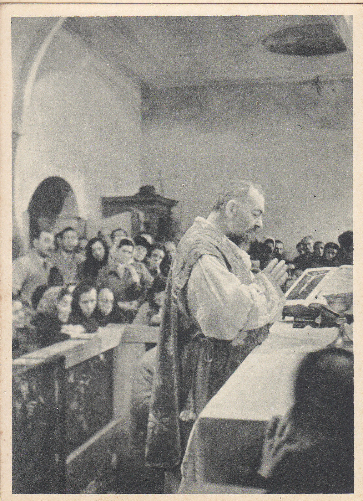 Mystics of the Church: Padre Pio -The Saint who wore gloves