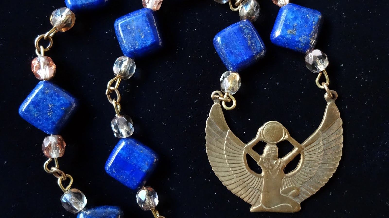 Fantasy Jewellery: COLLANA ISIDE ALATA