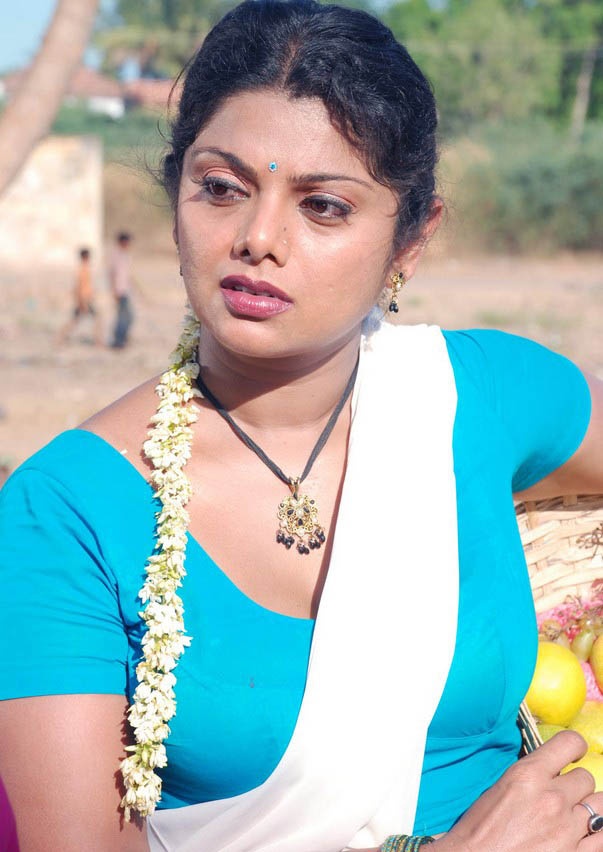 LATEST MOVIE MASALA: SWETHA HOT PICTURE GALLERY IN MOVIE VEERACHOZHAN