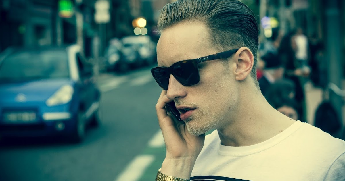 "Talk my ear off" nghĩa là gì?