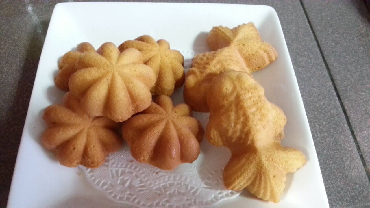 Kuih Bahulu by Andrew Lim