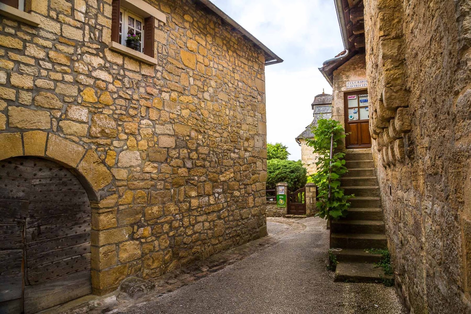Découvrir la France en photos: 70 - SAINT ROBERT. (Corrèze -19)