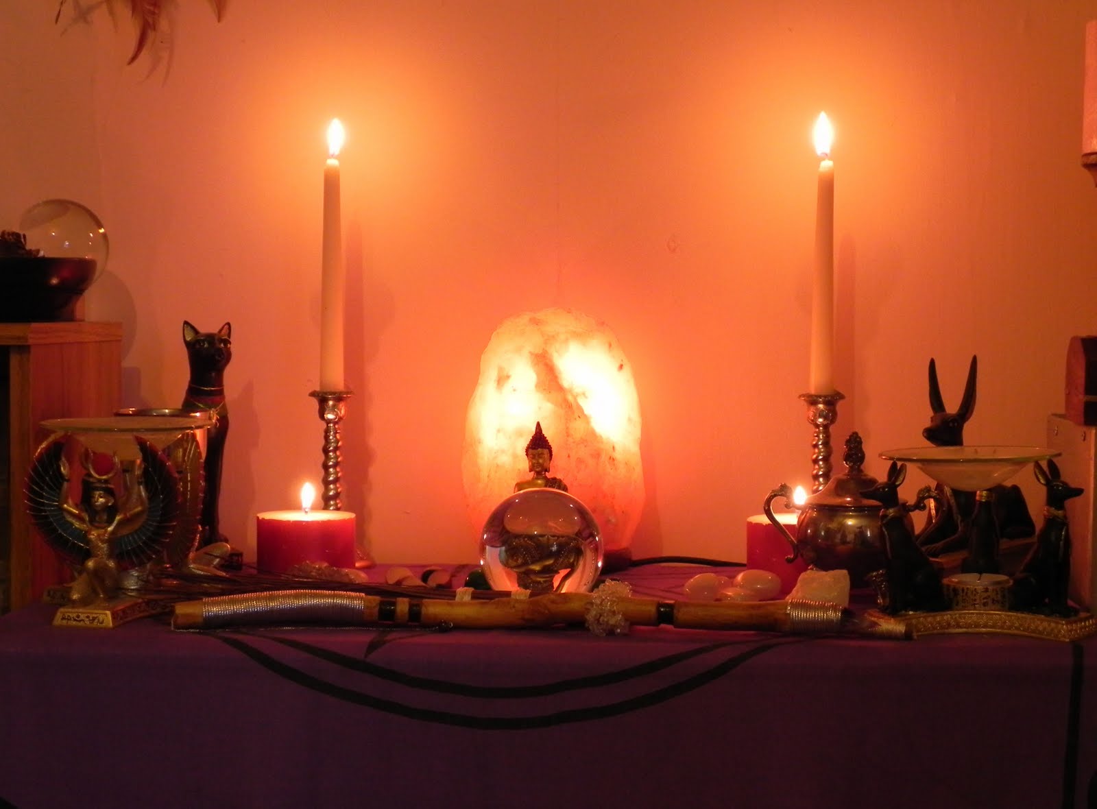 The Wiccan Altar - pendencrystals