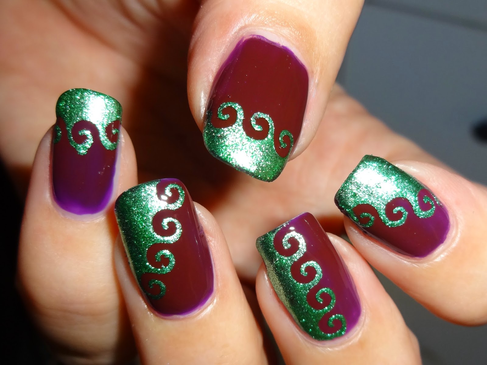Wendy's Delights: smART Nails Spiral Stencil P019