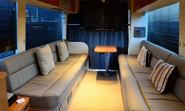 NOVEDADES SOBRE RUEDAS: .SE SUBASTA EL MOTORHOME DE FERRARI F1.