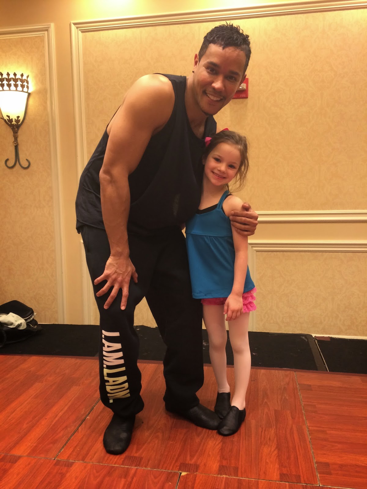 Mojoy: Dance competition, baby!