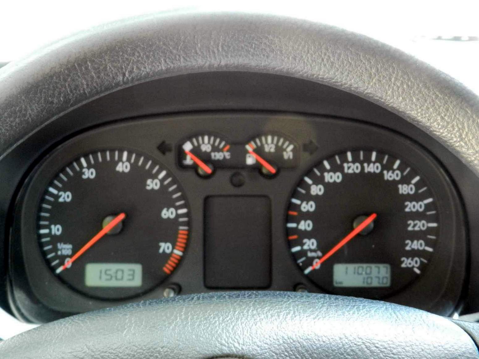 VW Golf SR 2001 com 110 mil km rodados - avaliação e fotos