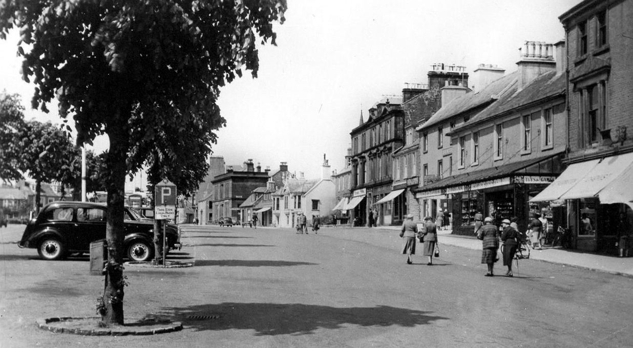 Tour Scotland: Old Photographs High Street Moffat Scotland