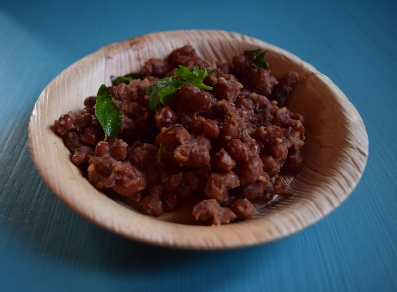 Veggiesome: Karamani Sundal