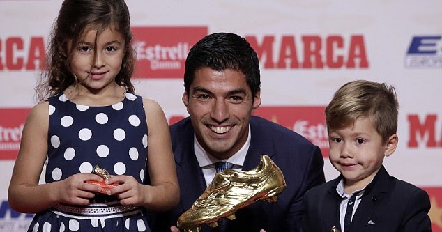BLOG: Luis Suarez wins Golden Boot award for 2015/16 season - Photos