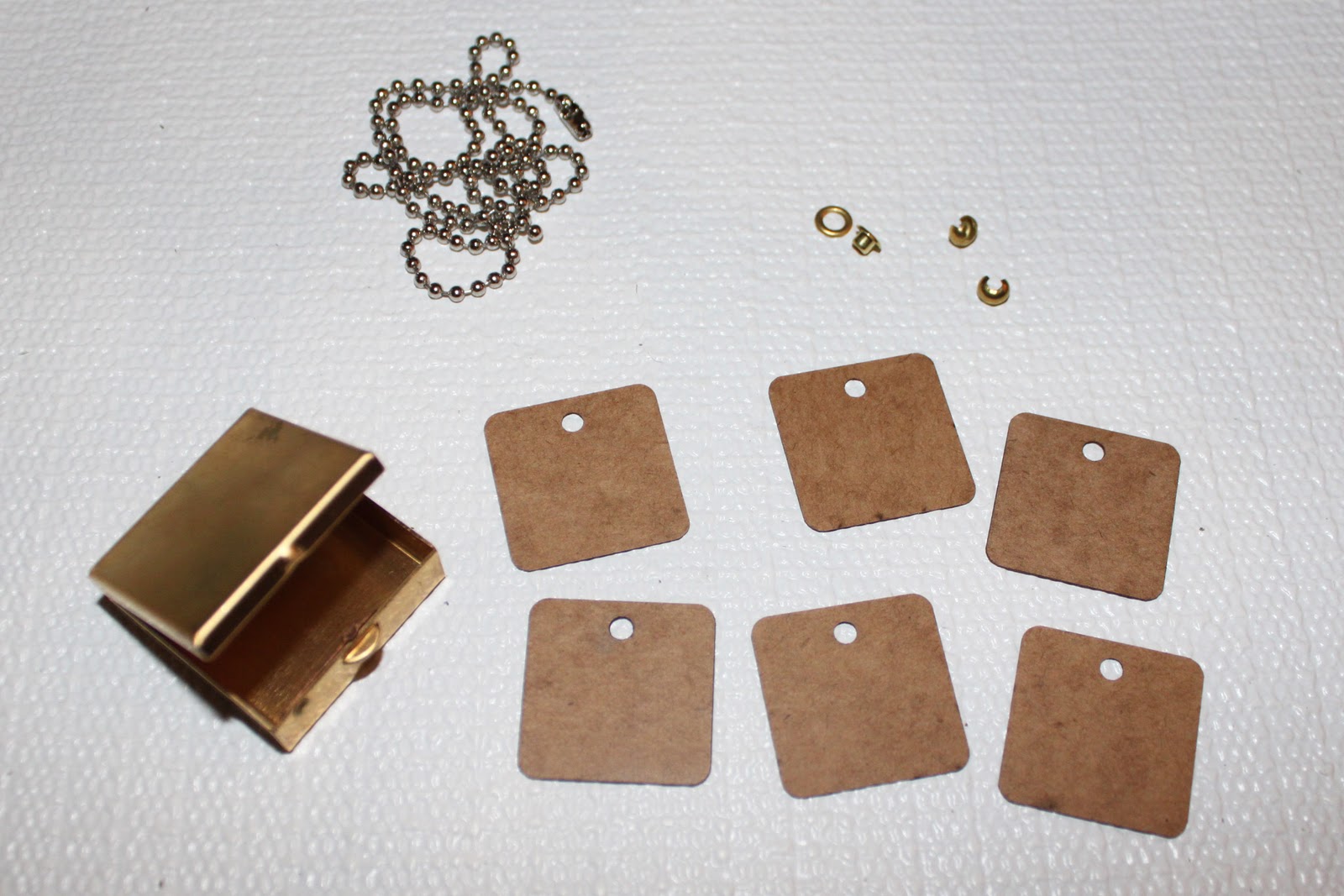 Retro Café Art Gallery: Mini Journal Necklace Tutorial