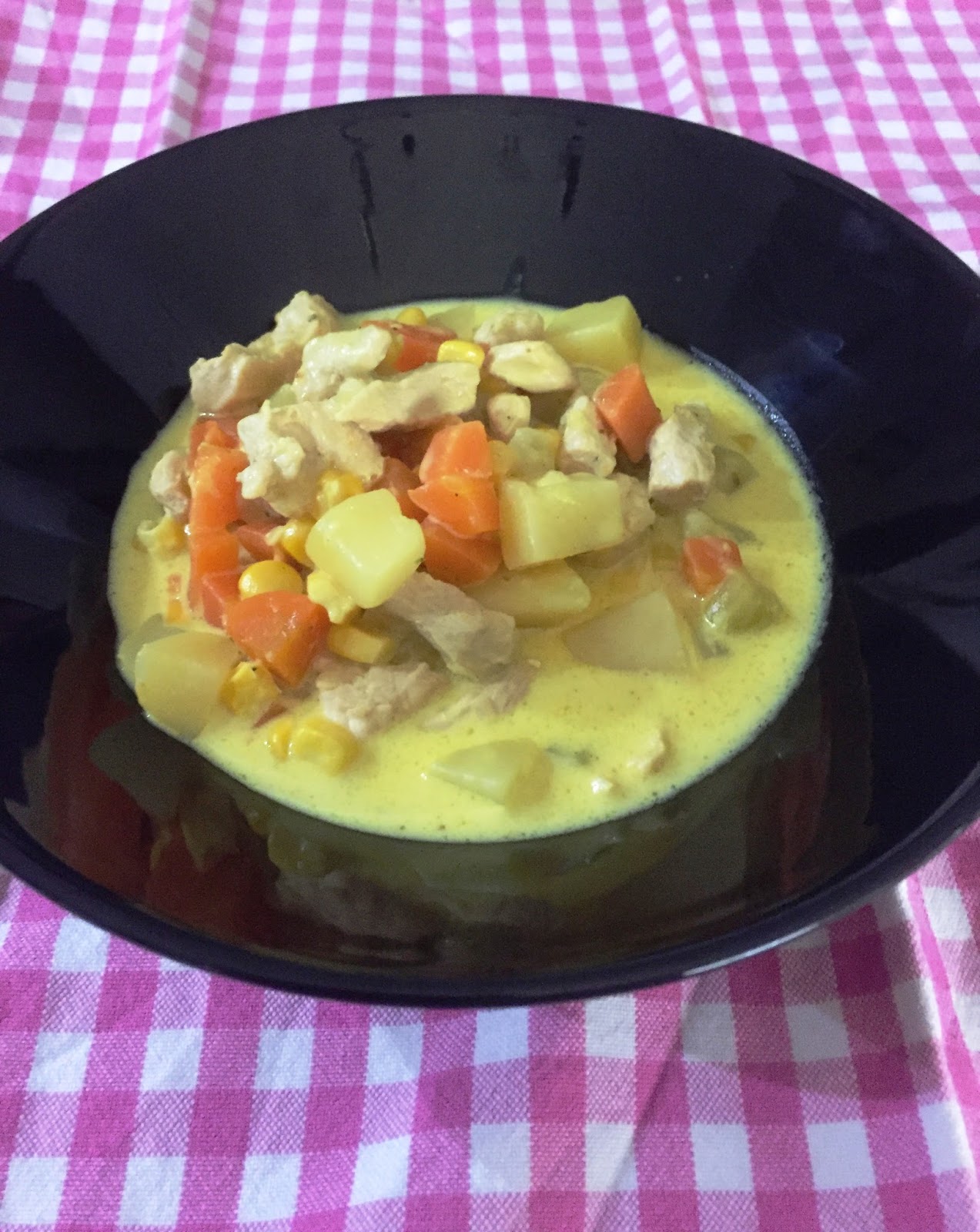 Hellannupit kaakossa: Kermainen kanakeitto