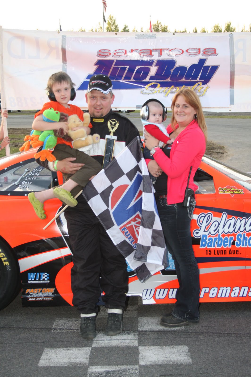 Wallpaper Of The Archeology Apes: Airborne puts a bounty on Robin Wood