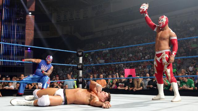 WWE In live!!!!: REY MYSTERIO vs CODY RHODES