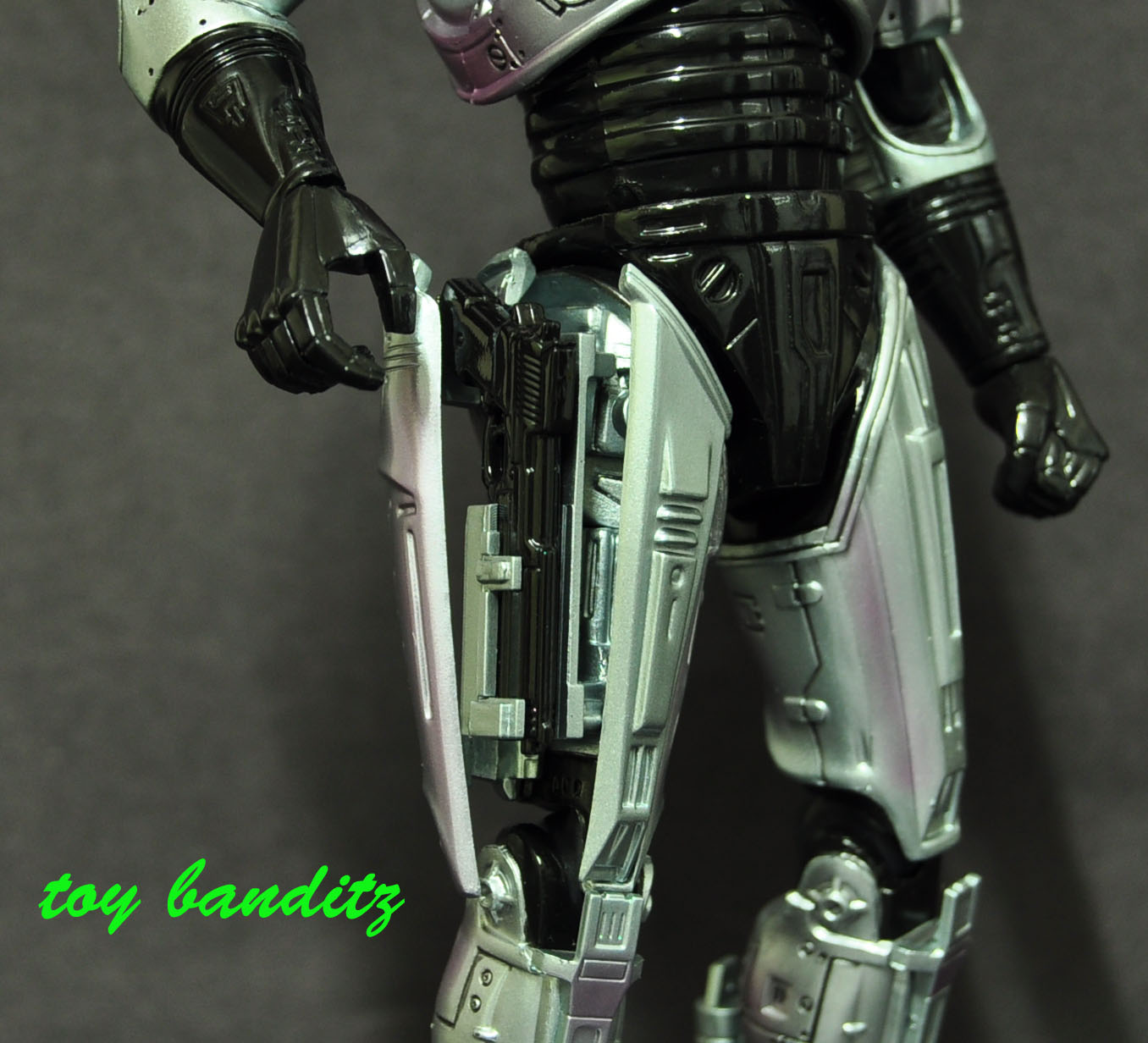 toy banditz: ROBOCOP BY FIGMA